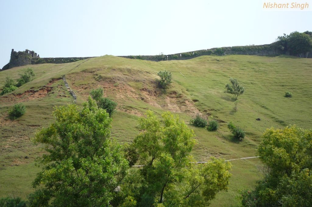 The imposing Korlai Fort and Lighthouse - Ghumakkar - Inspiring travel ...