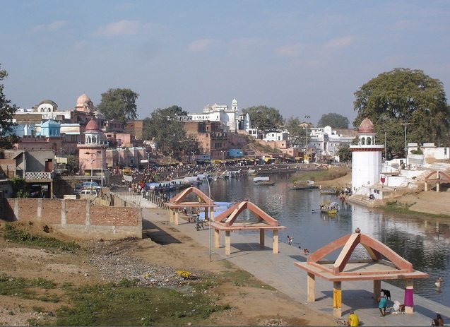 CHITRAKOOT DHAM : Ramghat, Sphatik Shila and Bharat Koop - Ghumakkar ...
