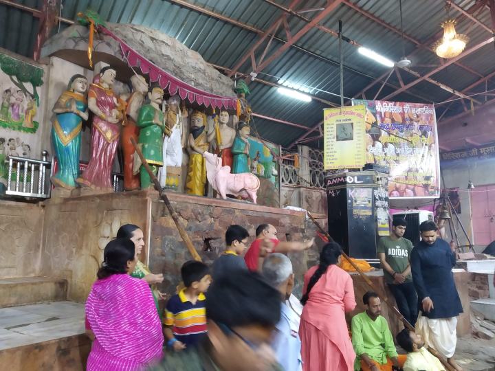 Goverdhan Parikrama & Banke Bihari ji Temple (Vrindavan) - Ghumakkar ...